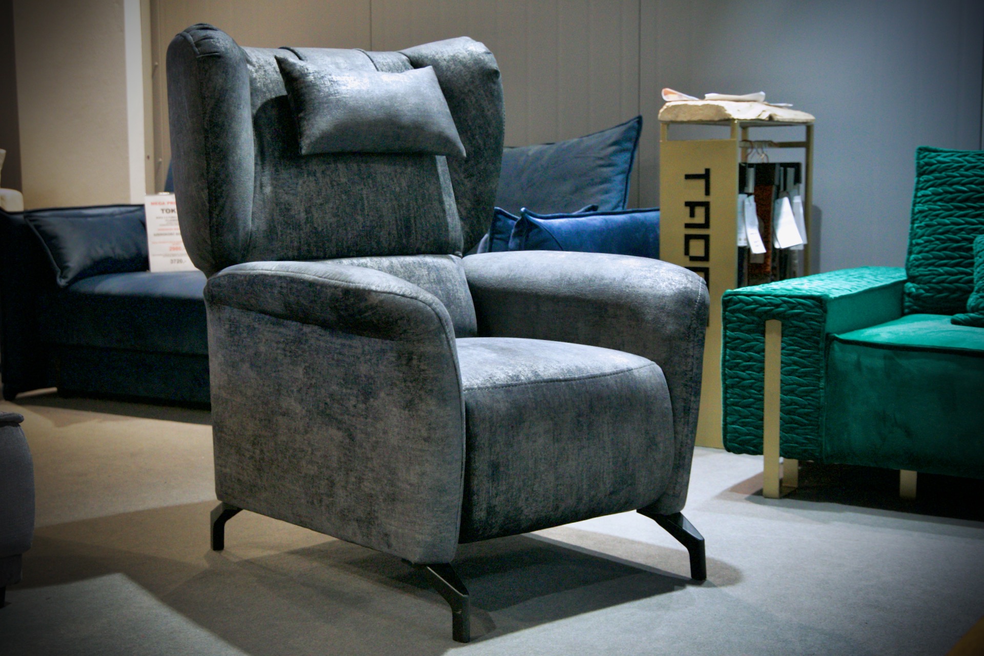 Polski fotel wypoczynkowy rozkładany Tomoko - tkanina Touche Me