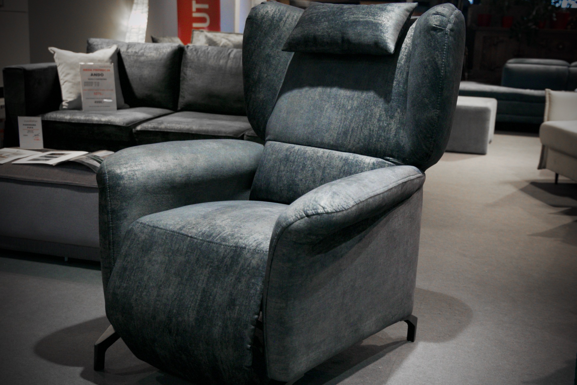 Polski fotel wypoczynkowy rozkładany Tomoko - tkanina Touche Me